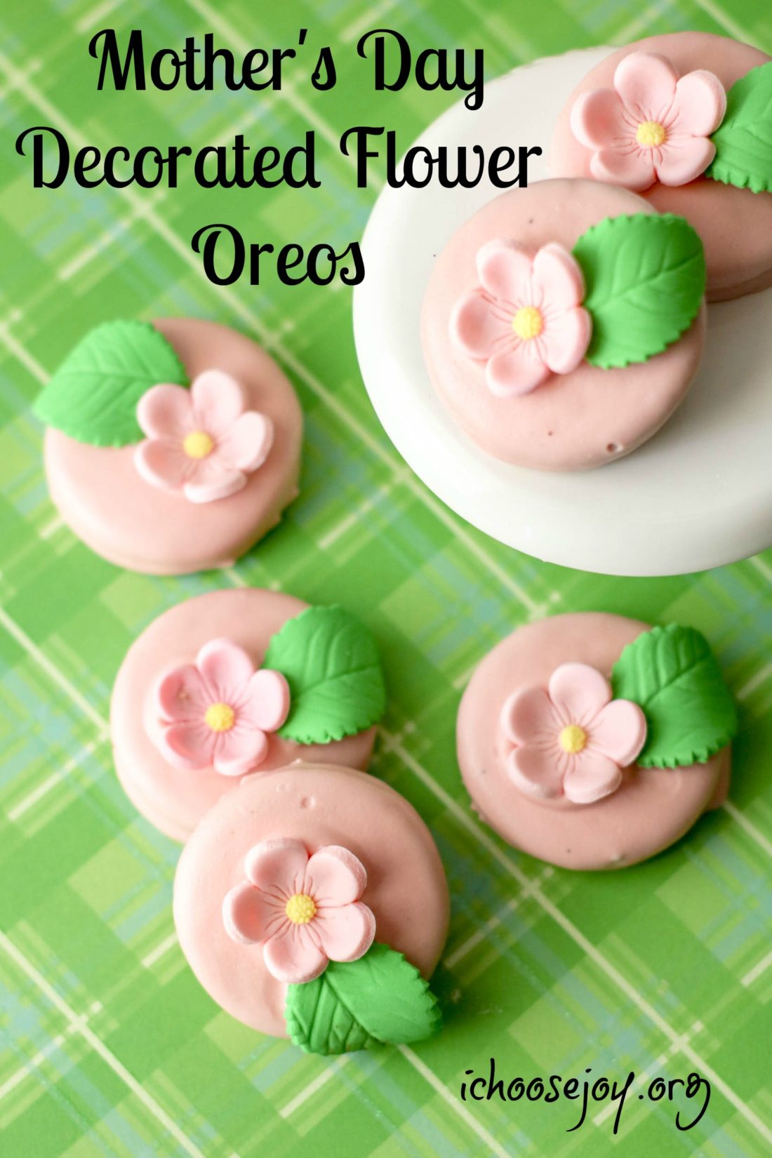 How to Make Mother's Day Decorated Flower Oreos