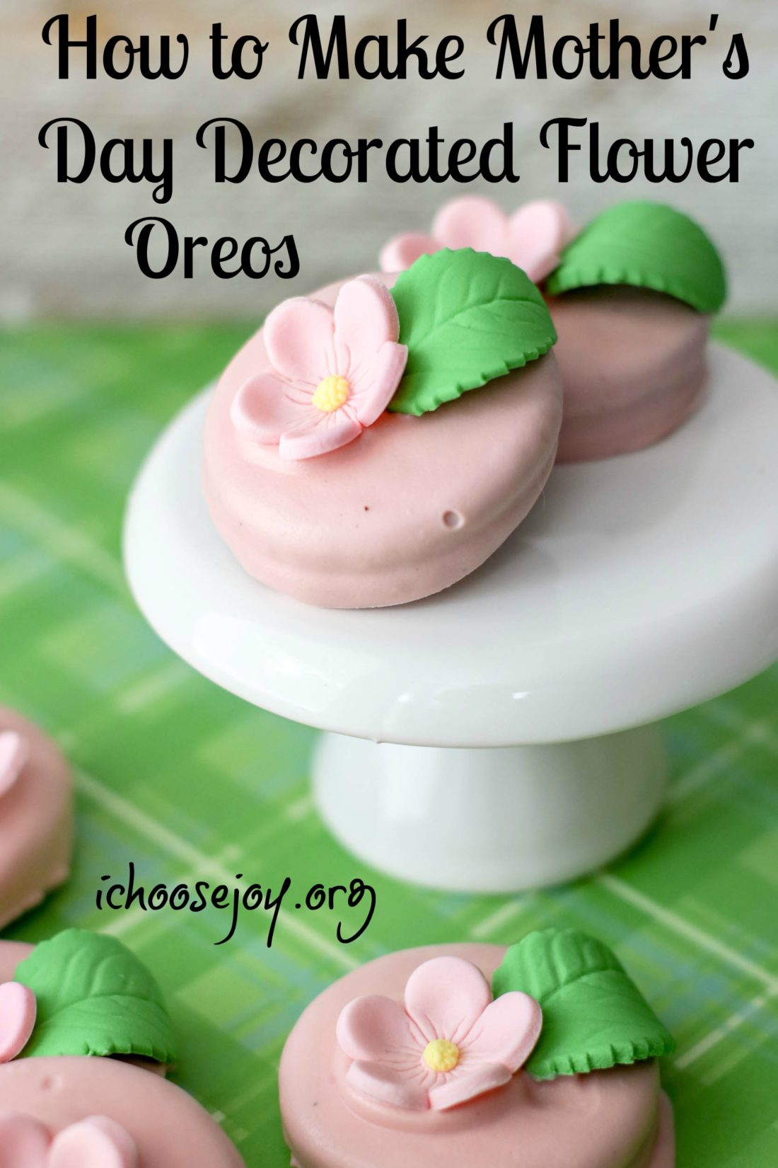 How to Make Mother's Day Decorated Flower Oreos