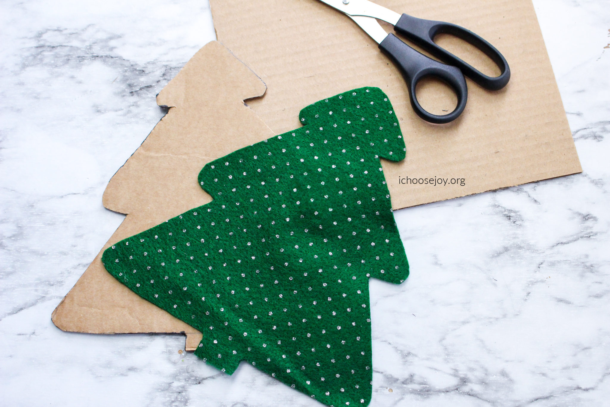 Felt Christmas Tree Tutorial: Craft Project for Kids
