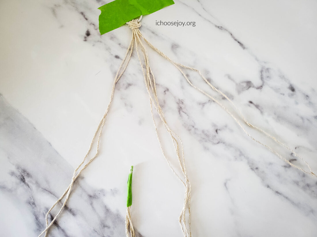 Macramé Keychain Tutorial: Homemade Christmas Gift Idea