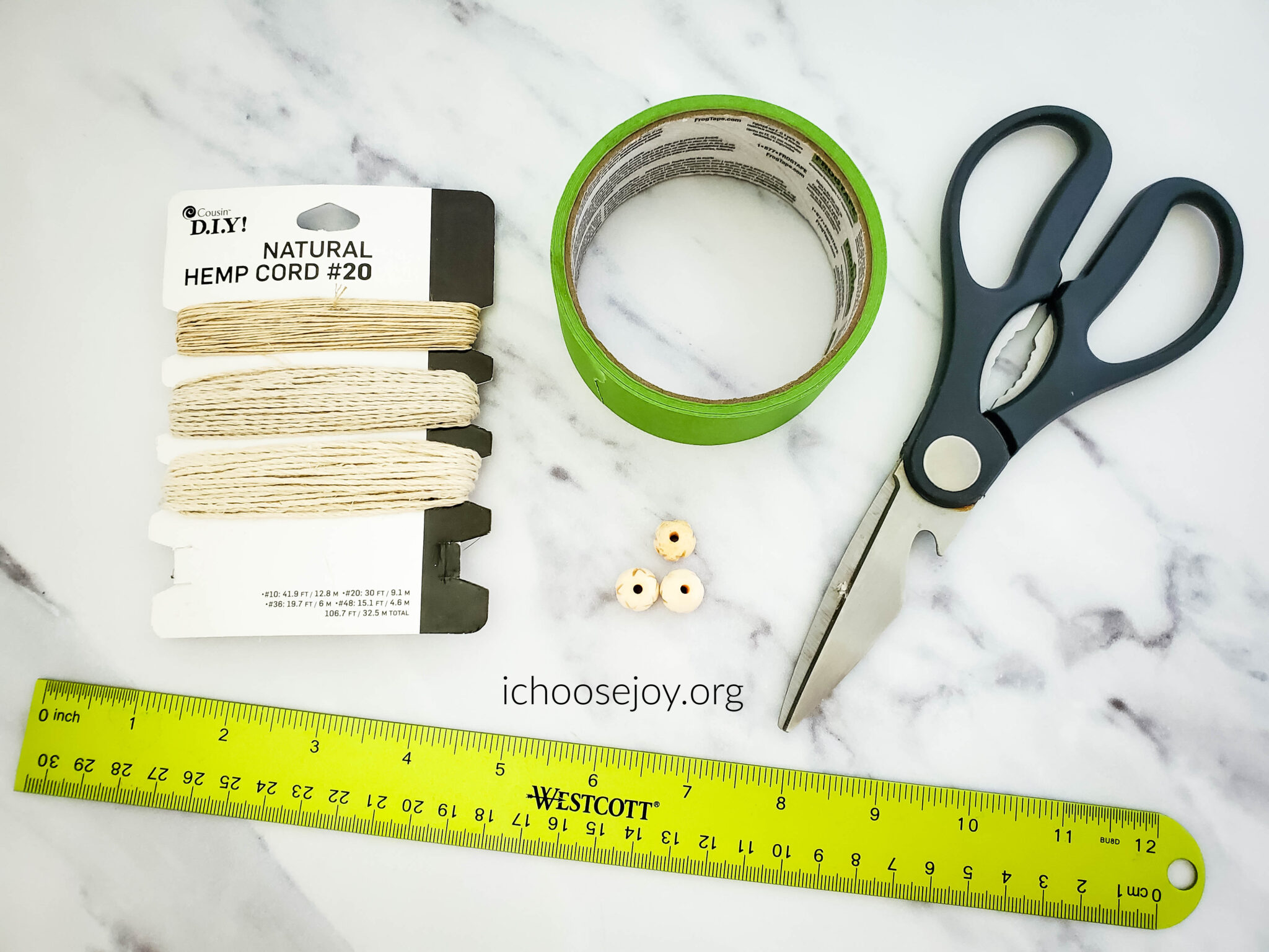 Macramé Keychain Tutorial: Homemade Christmas Gift Idea